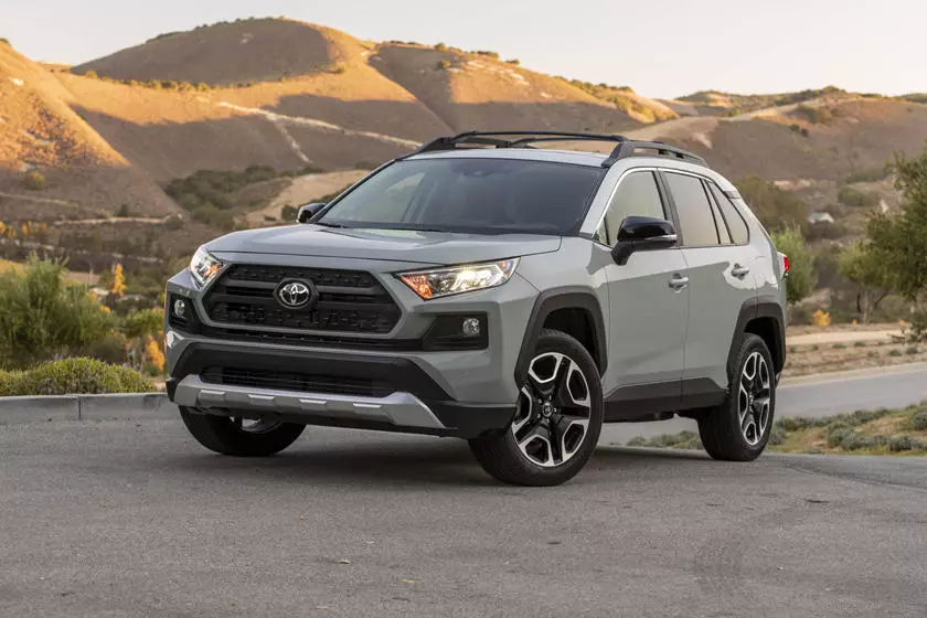 2019-2020 Toyota RAV4 Tampilan Samping Kiri Depan Tiga Perempat