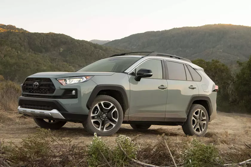 Tampilan Samping Toyota RAV4 2019-2020