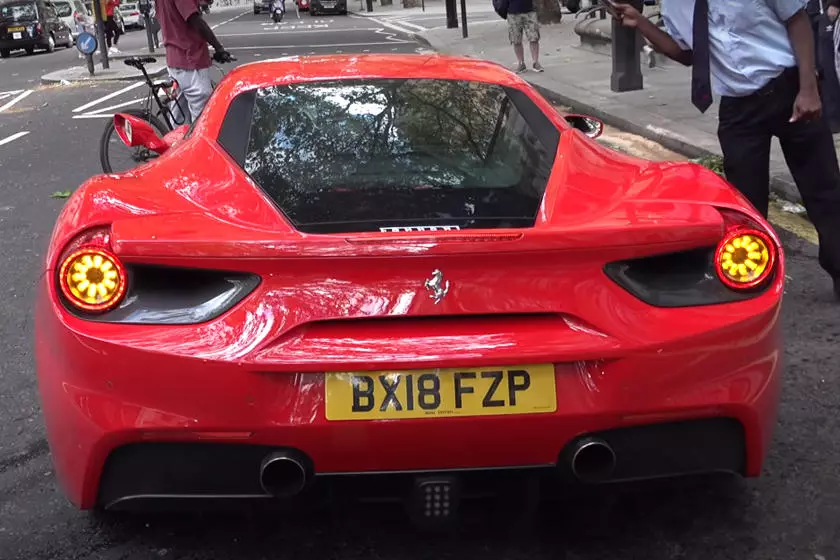 Mangled Ferrari 488 GTB Ebibiri ka ọ banye ụgbọ ala London 54667_6