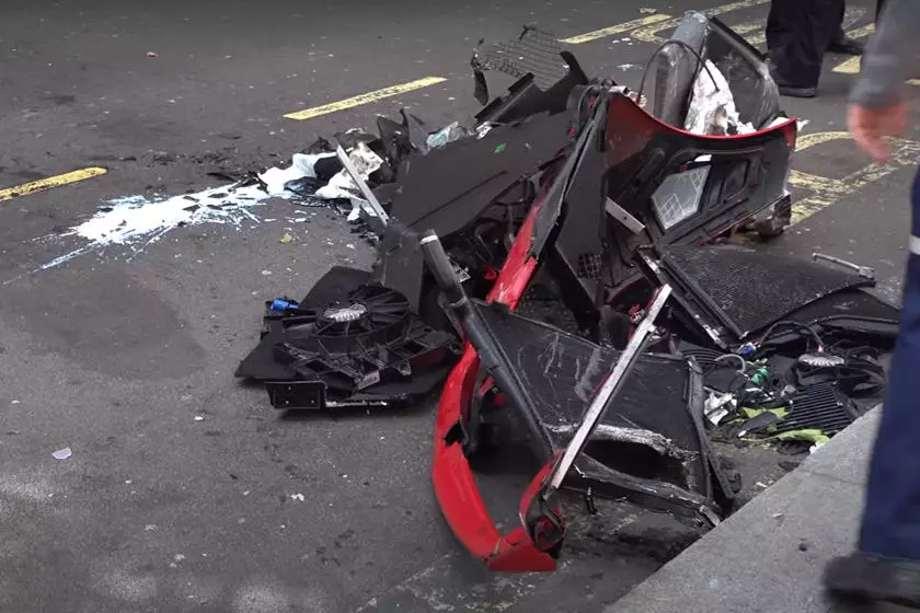 Mangled Ferrari 488 GTB Ebibiri ka ọ banye ụgbọ ala London 54667_7