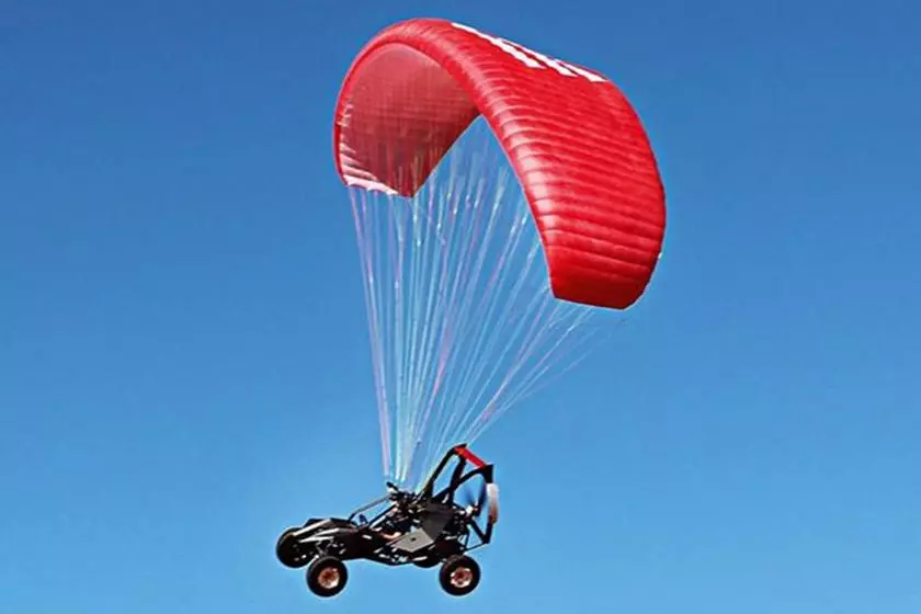 Nuevo estudio muestra que los estadounidenses prefieren los autos voladores, si tienen paracaídas