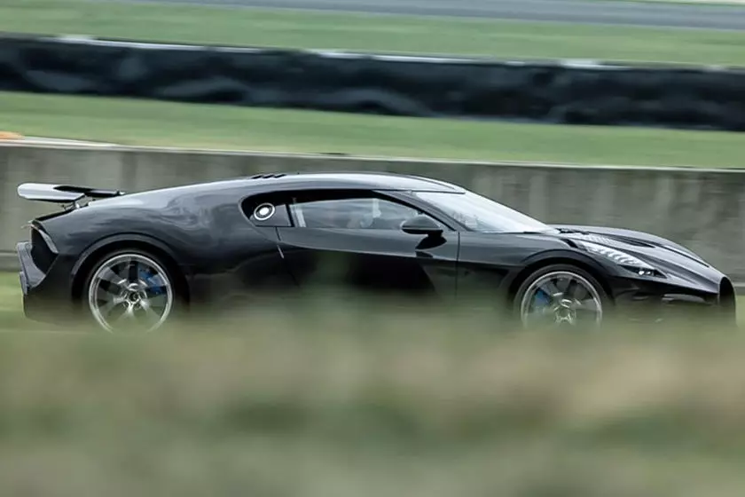 Bugatti La Voiture Noire за 18 милиона долара излиза на пистата 54767_1