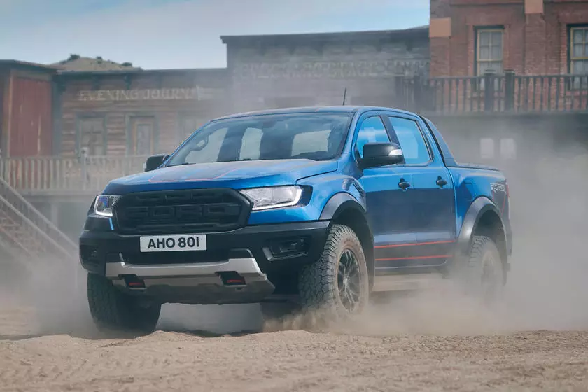 Ford Ranger Raptor က လူဆိုးတွေကို ထိုးနှက်တာကို ကြည့်ပါ။ 54923_1