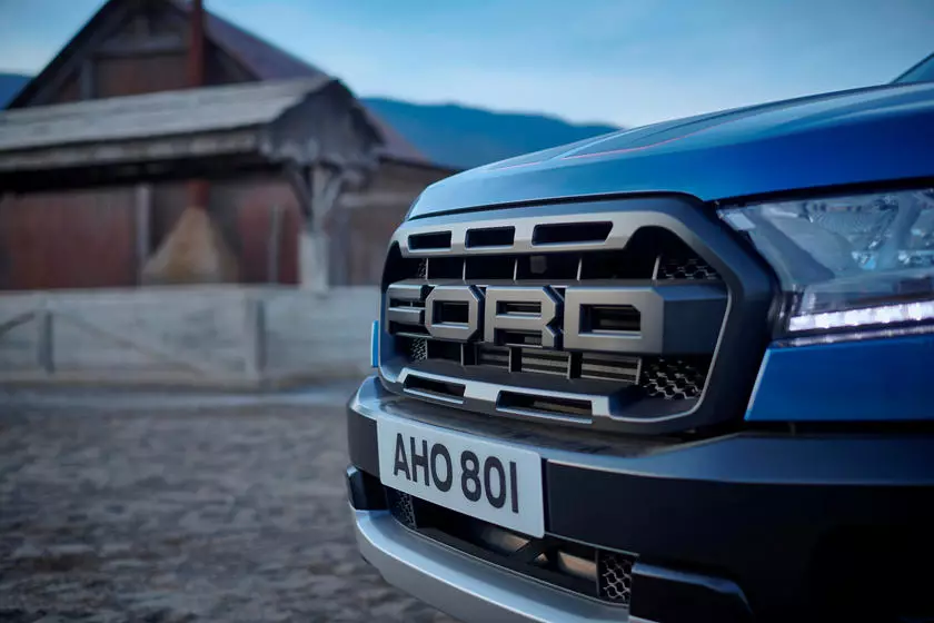 Ford Ranger Raptor က လူဆိုးတွေကို ထိုးနှက်တာကို ကြည့်ပါ။ 54923_6