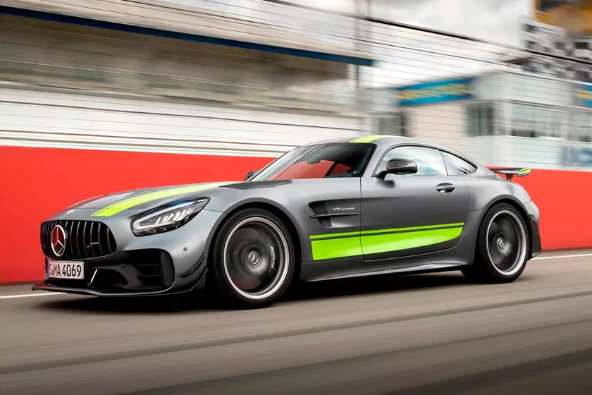 2020 Mercedes-Benz AMG GT R Шофиране отпред