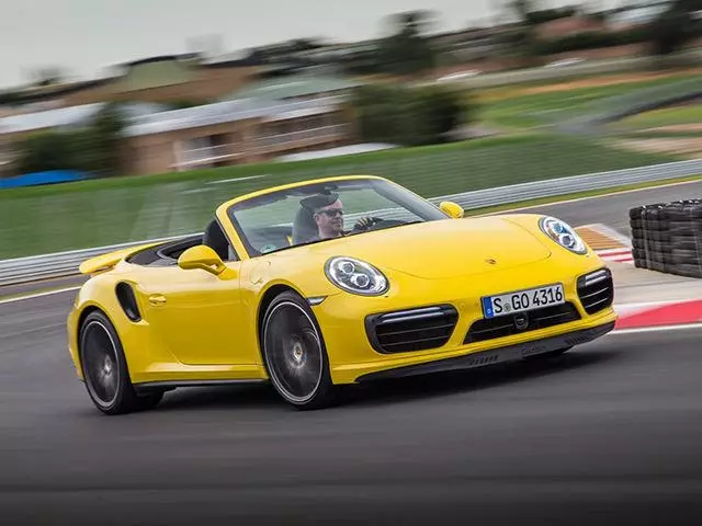 „Porsche“ patentavo revoliucinę avarijų saugos techniką kabrioletams 550_1