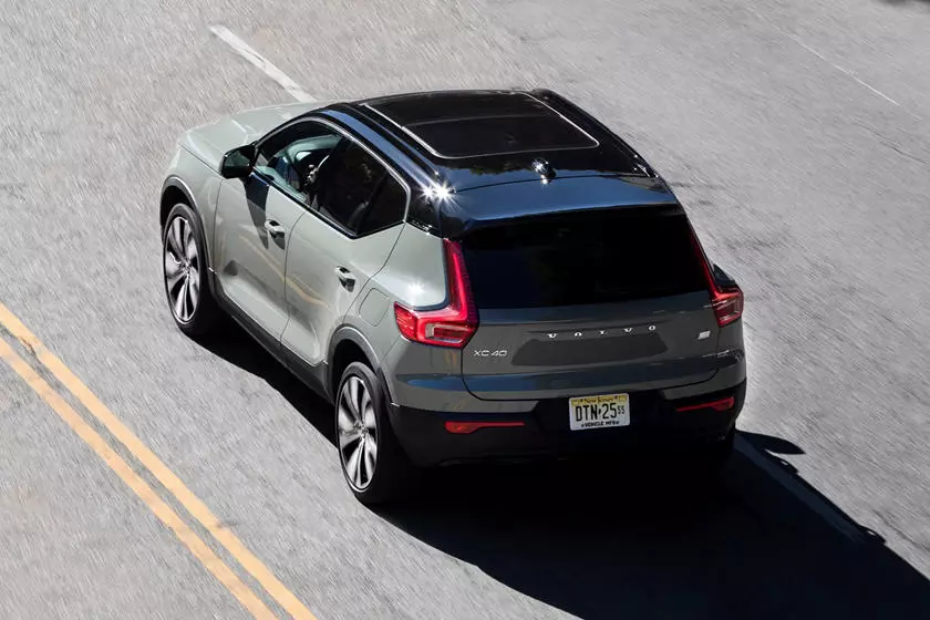 Vista trasera del Volvo XC40 EV 2021-2022