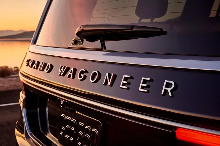 Значка на Jeep Grand Wagoneer од 2022 година