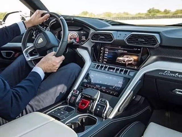 Interiorul frumos al lui Lamborghini Urus s-a scurs pe Instagram 55376_1