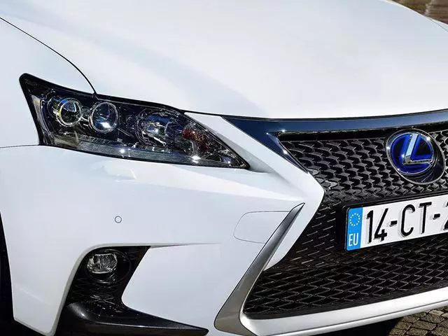 “Lexus” ähli döwürde iň ýigrenilýän modelini öldürdi 553_1