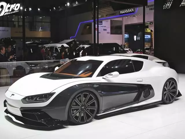 5 I-Chinese Automaker Design Rip-Offs evela e-Beijing 2016 55551_1