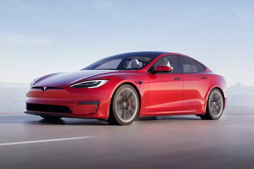 2021-2022 Tesla Model S Plaid Front View បើកបរ