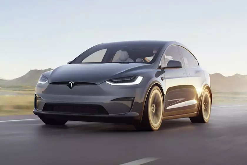 2021-2022 Tesla Model X Karirani pogled sprijeda za vožnju