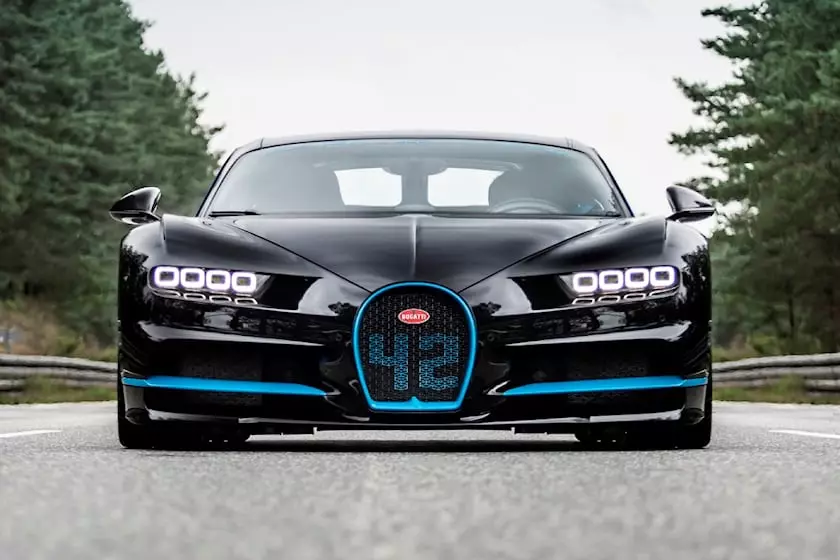 Vista frontal do Bugatti Chiron Coupe 2017-2022