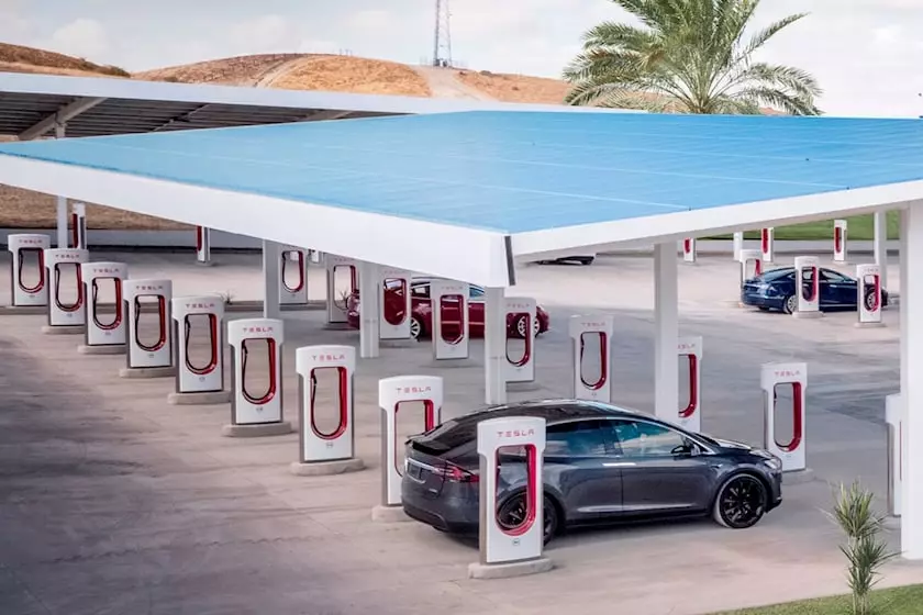 Musk Ug Biden Naghisgot sa EV Charging Uban sa Ubang mga Higante sa Industriya 5570_2