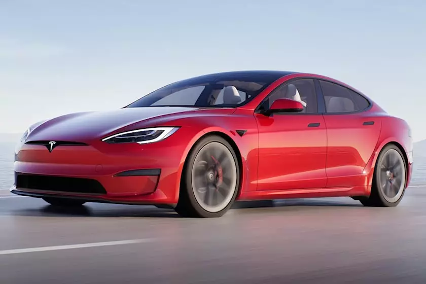 2021-2022 Tesla Model S Plaid Front View မောင်းနှင်ခြင်း။