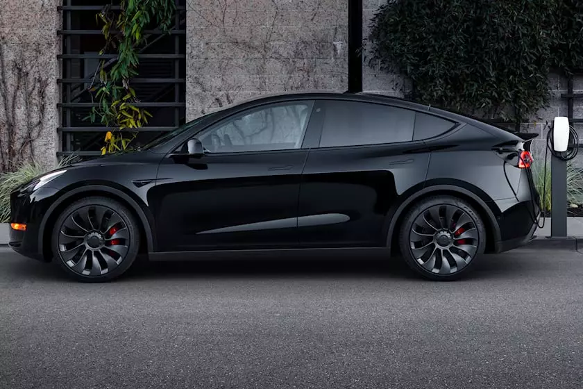 2020-2022 Tesla Model Y Lateral View