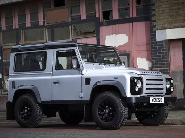 Land Rover admet que le design du nouveau Defender est 55716_2