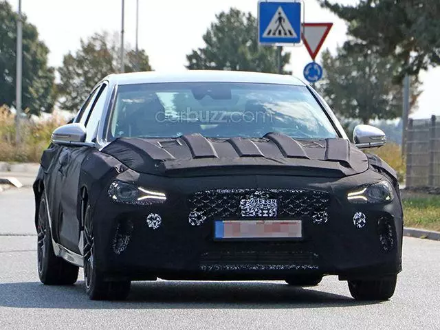 Ми помітили, що Genesis G70 виглядає неготовим до битви з BMW 55737_1