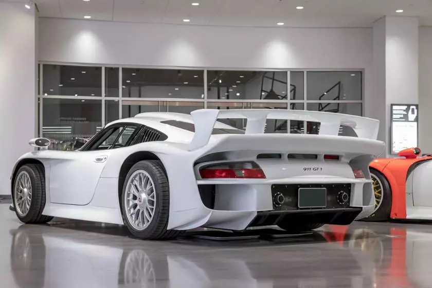 Ang Porsche 911 GT1 na ito ay Isang $12.3 Milyong Minahan ng Ginto 55786_1