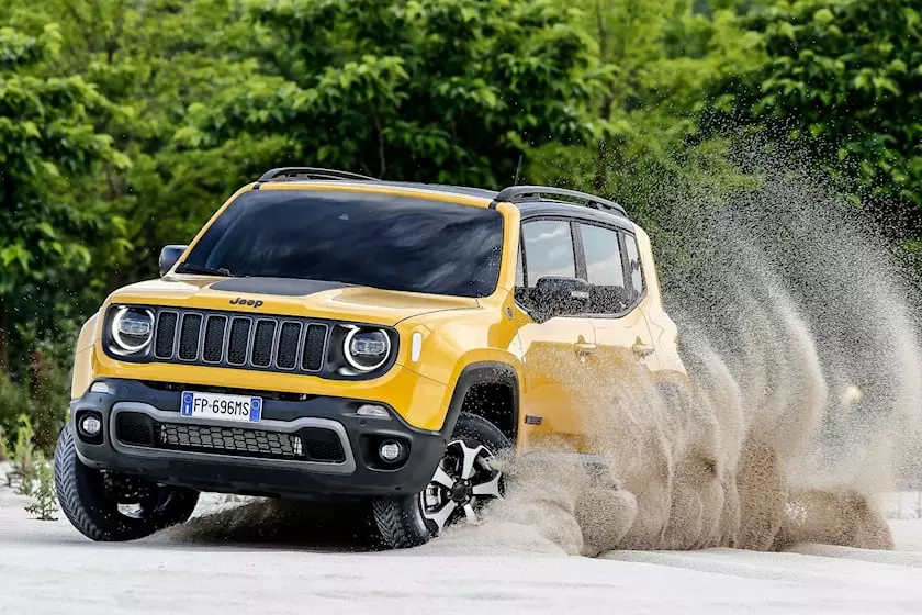 2019-2022 Jeep Renegade Front View Driving