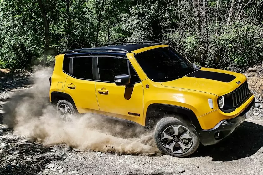 2019-2022 Jeep Renegade Front View Driving