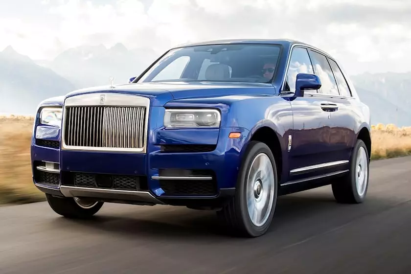2019-2021 Rolls-Royce Cullinan Front View Driving