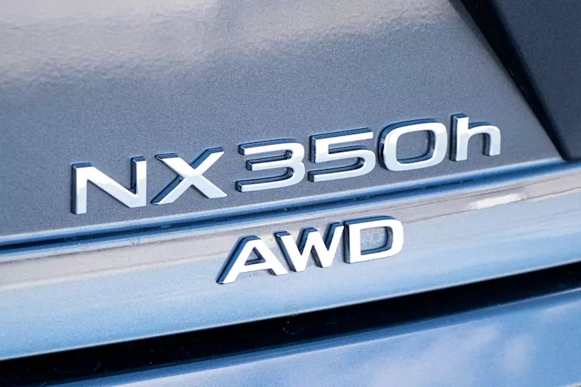 Защо Lexus NX Hybrid е единственият, който трябва да вземете 560_5