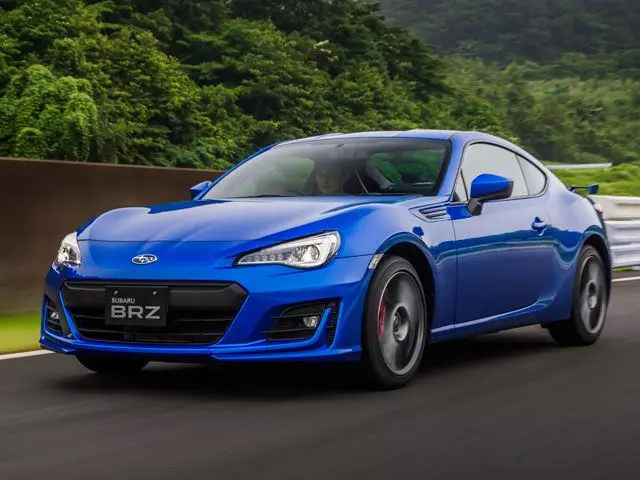 Faceliftované Subaru BRZ postrádá výkon, ale vítězí na vzhledu 56124_4