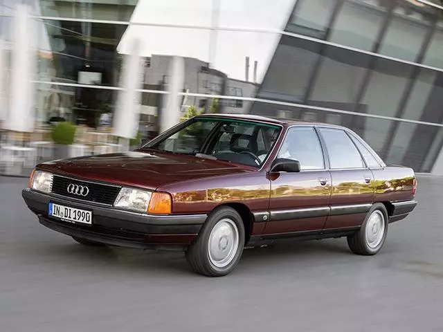 Audi 40 ildir ki, beş silindrli mühərrikini yaradır 56268_7