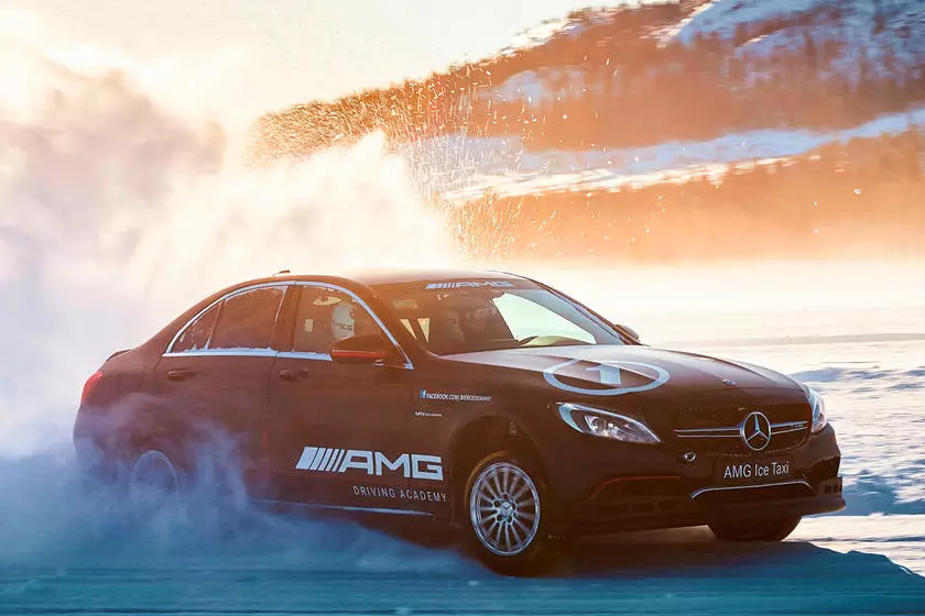 Mercedes-AMG's Winter Driving School sjocht fierder as Epic 56376_1