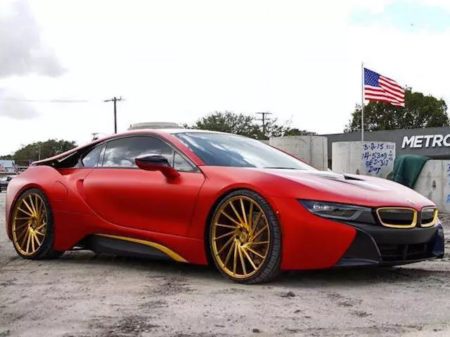 青少年歌手 Austin Mahone 擁有一輛漂亮的 BMW i8 56511_1