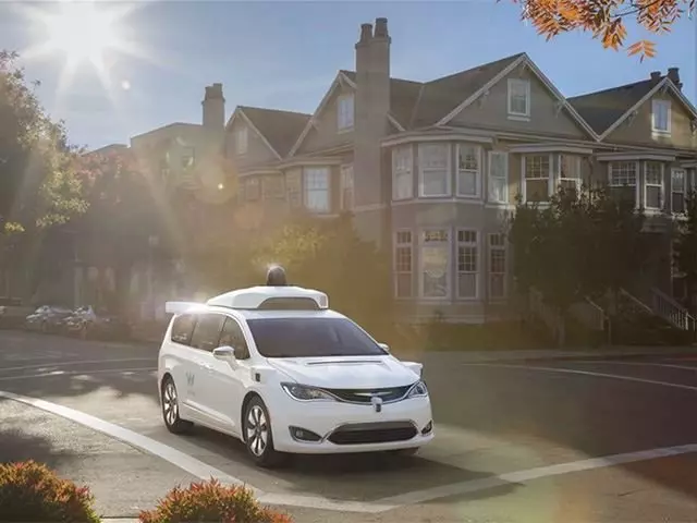 Бубинед, ки Google-и нави худидоракунии Chrysler Pacifica Minivan 56591_2