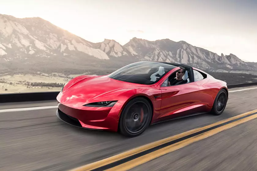 2023 การขับขี่ในมุมมองด้านข้างของ Tesla Roadster