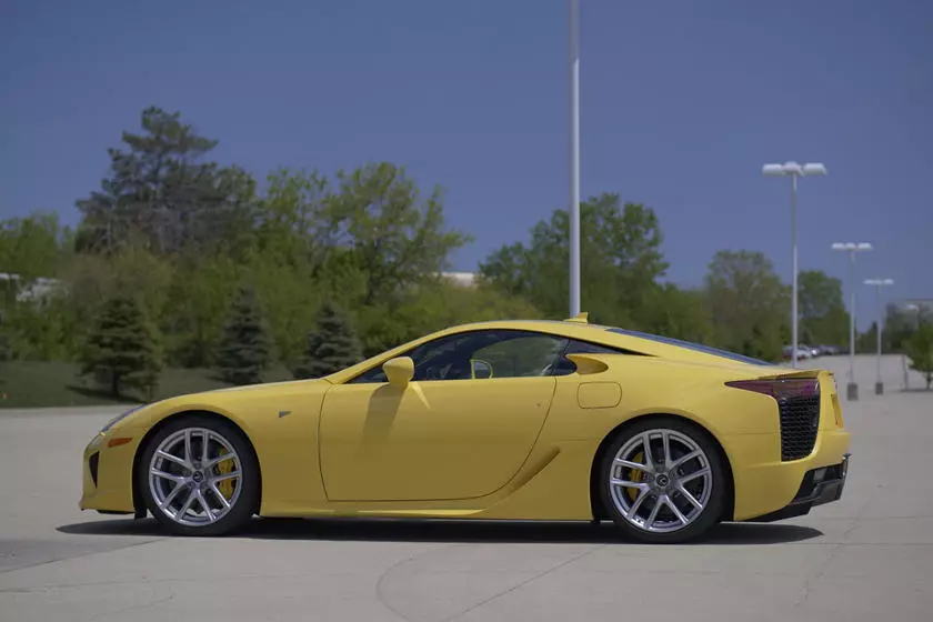 La Lexus LFA Estas Preskaŭ Sepcifera Aŭto 56692_3