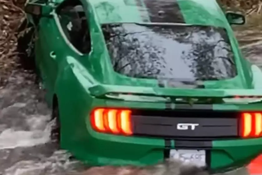 Nowy Ford Mustang GT w driftingu idzie źle 56803_4