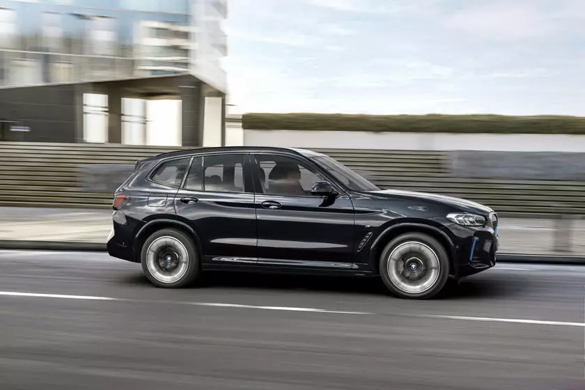 Жаңы BMW iX3 чоңураак торлорду жана көбүрөөк люксты алат 56839_3