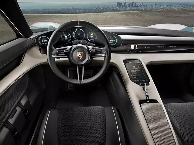 Porsche Mission E mogao bi predstavljati ozbiljnu prijetnju Tesli u 2019 56946_2