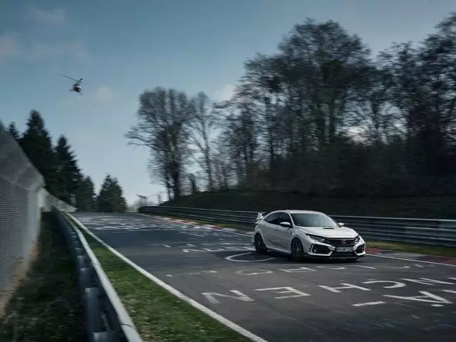 Honda Civic Type R бьет рекорд переднеприводного круга Нюрбургринга 569_2