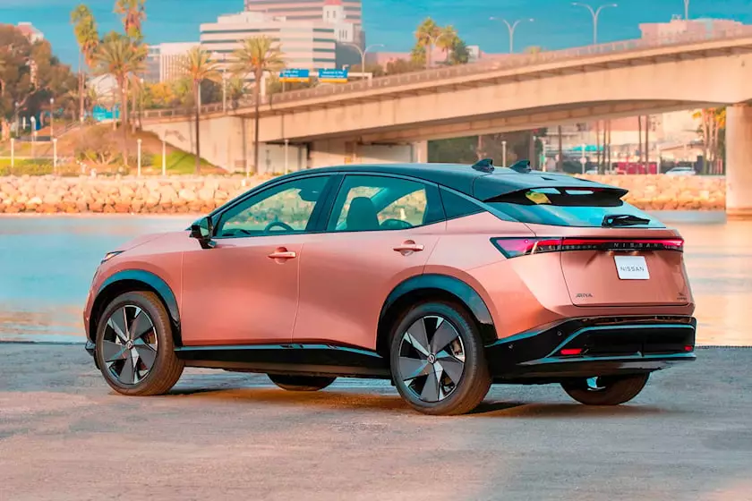 2023 Nissan Ariya Orqa burchakli ko'rinish