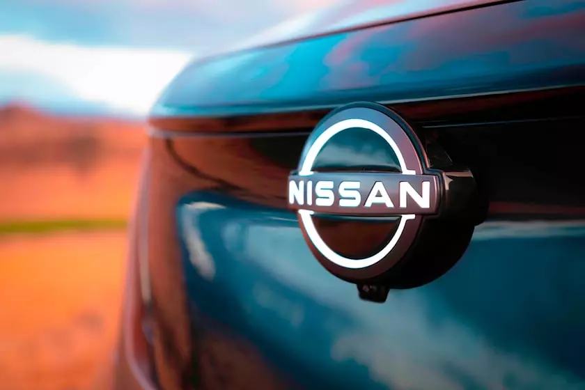 2023 წლის Nissan Ariya ემბლემა