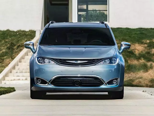 Chrysler Giết chết Thị trấn & Quốc gia: Gặp gỡ Pacifica 57161_3