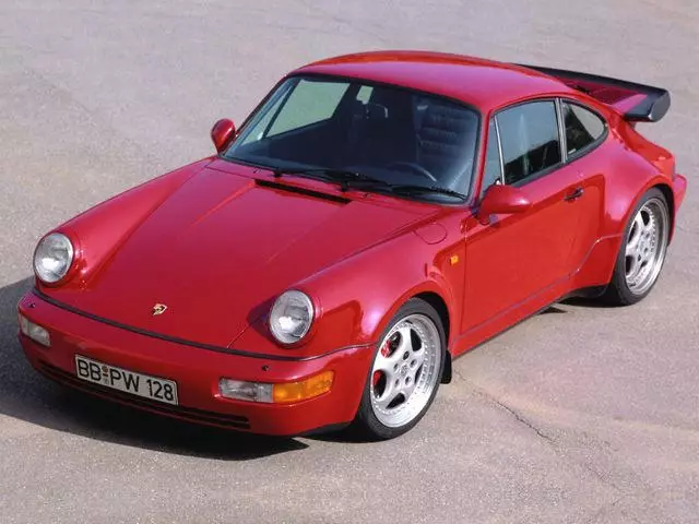 Žiūrėkite vienintelio „Porsche 911“ evoliuciją per mažiau nei dvi minutes 57224_4