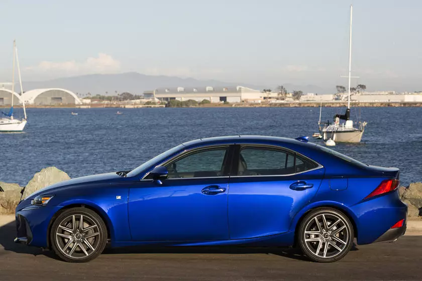 2017-2018 Lexus IS Side View