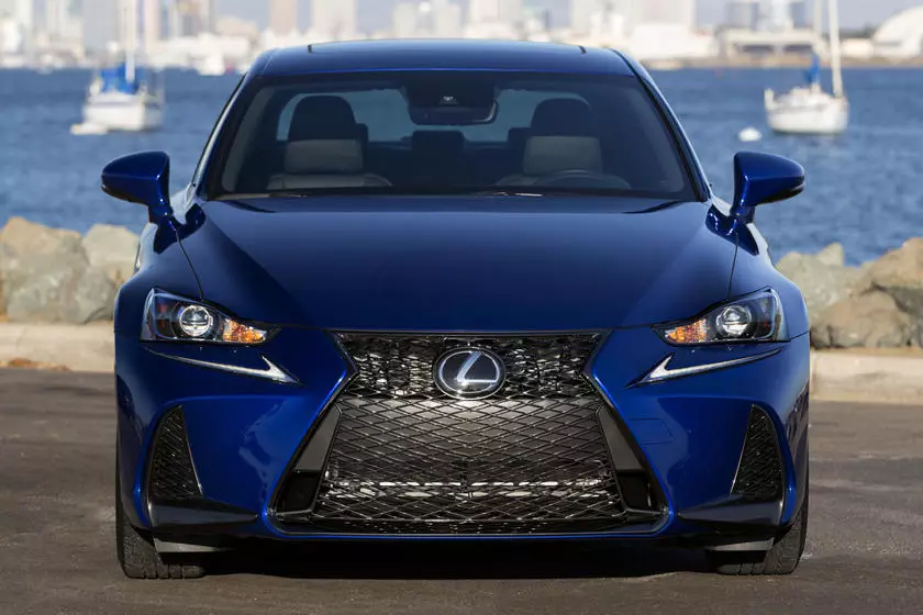 2017-2018 Lexus IS Vooraanzicht