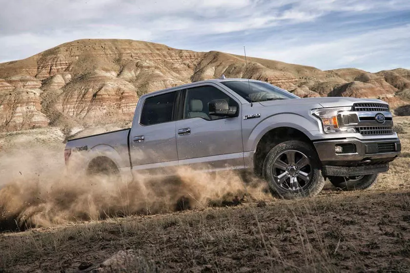 2018 Ford F-150 SuperCab ڈرائیونگ ایکشن