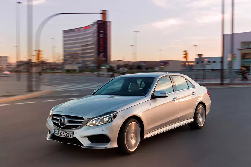 2014-2016 Mercedes-Benz E-Class Sedan Driving Front Angle