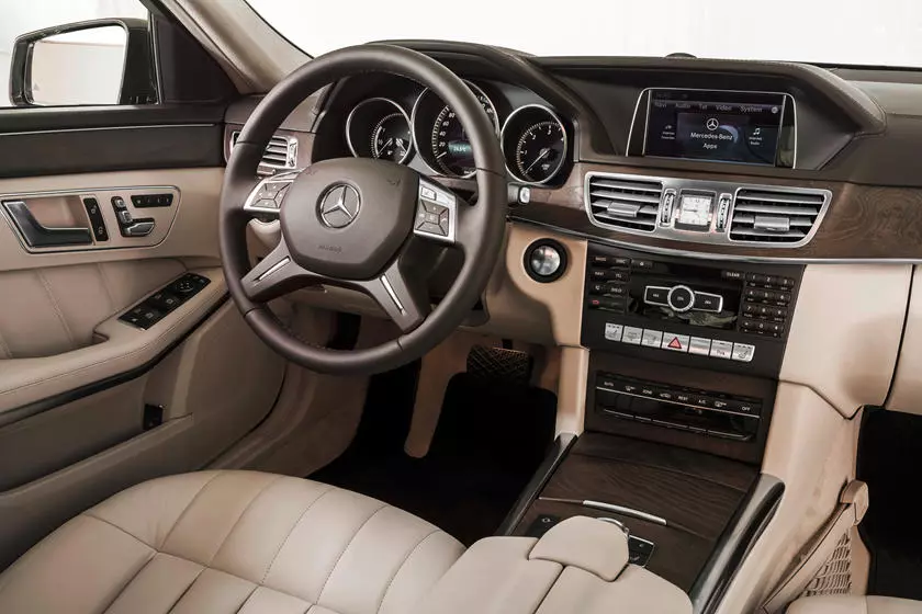 2014-2016 Mercedes-Benz E klases sedana panelis