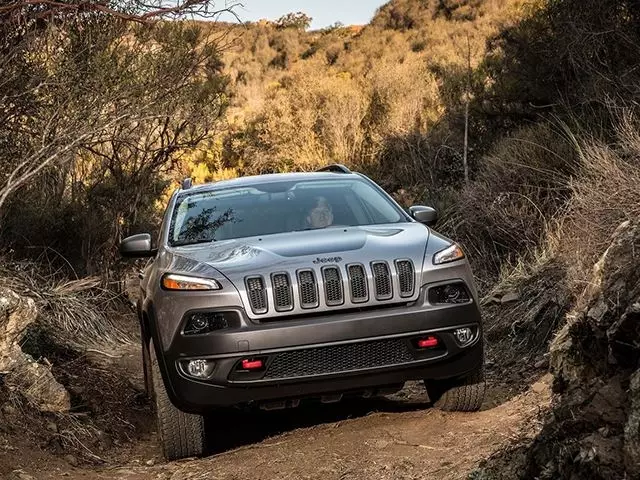 Jeep konačno daje Cherokeeju novo lice i Wrangler motore 57380_1