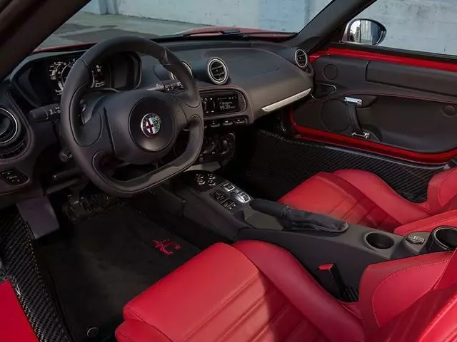 Alfa Romeo Inataka Kurekebisha 4C Ili Kuifanya Kuwa Gari La Kweli Halo 57434_4